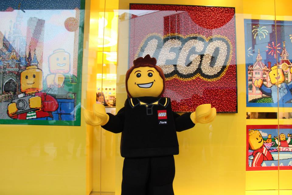 Europe’s largest LEGO Store opens its doors at Disney Village today ...