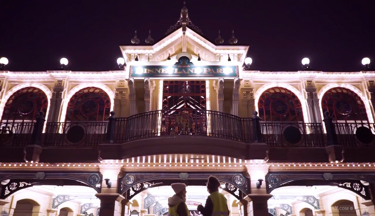Main Street to turn blue and silver in Disneyland Paris 25th ...